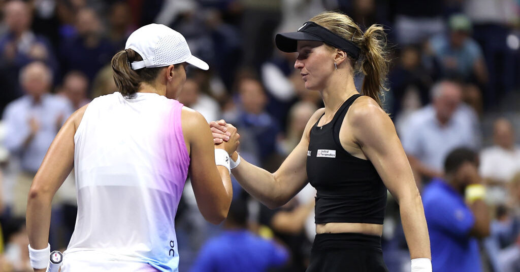 Nude on stairs upon seeing me and guided me to her room