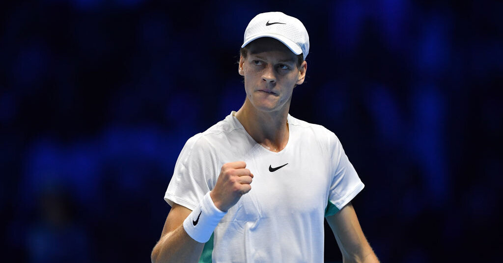 ATP Finals: Jannik Sinner schlägt Holger Rune - und nimmt Novak Djokovic ins Halbfinale mit ...
