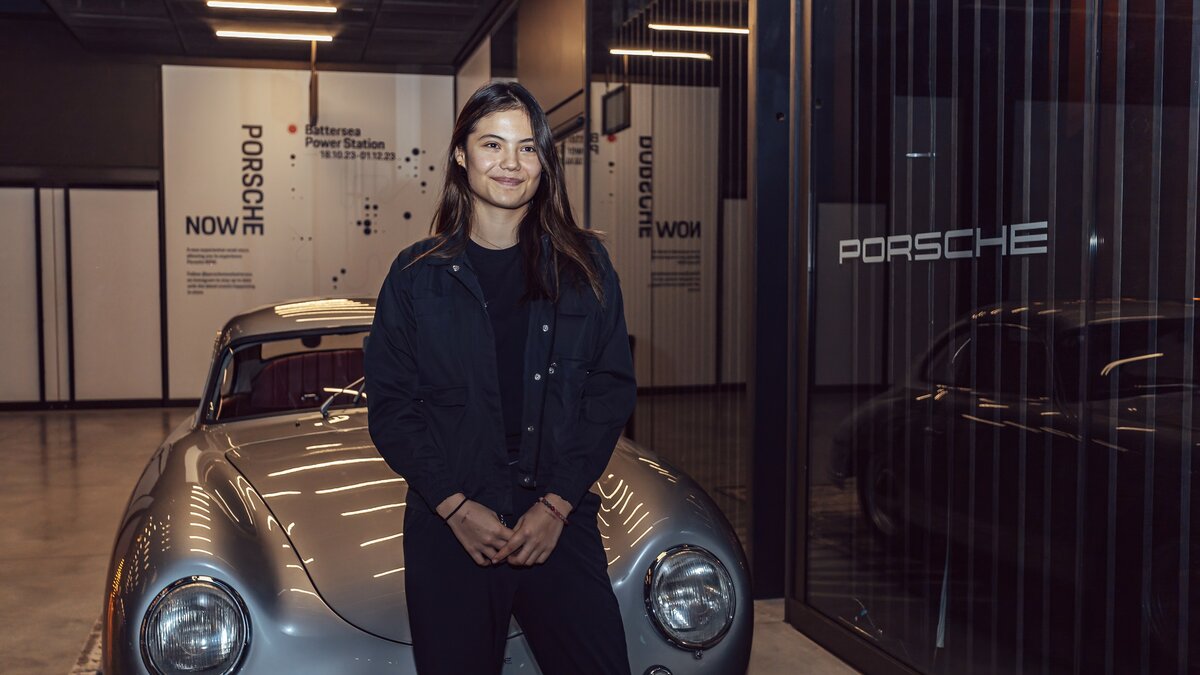 Emma Raducanu Stargast bei Eröffnung des Porsche NOW Stores in London ...