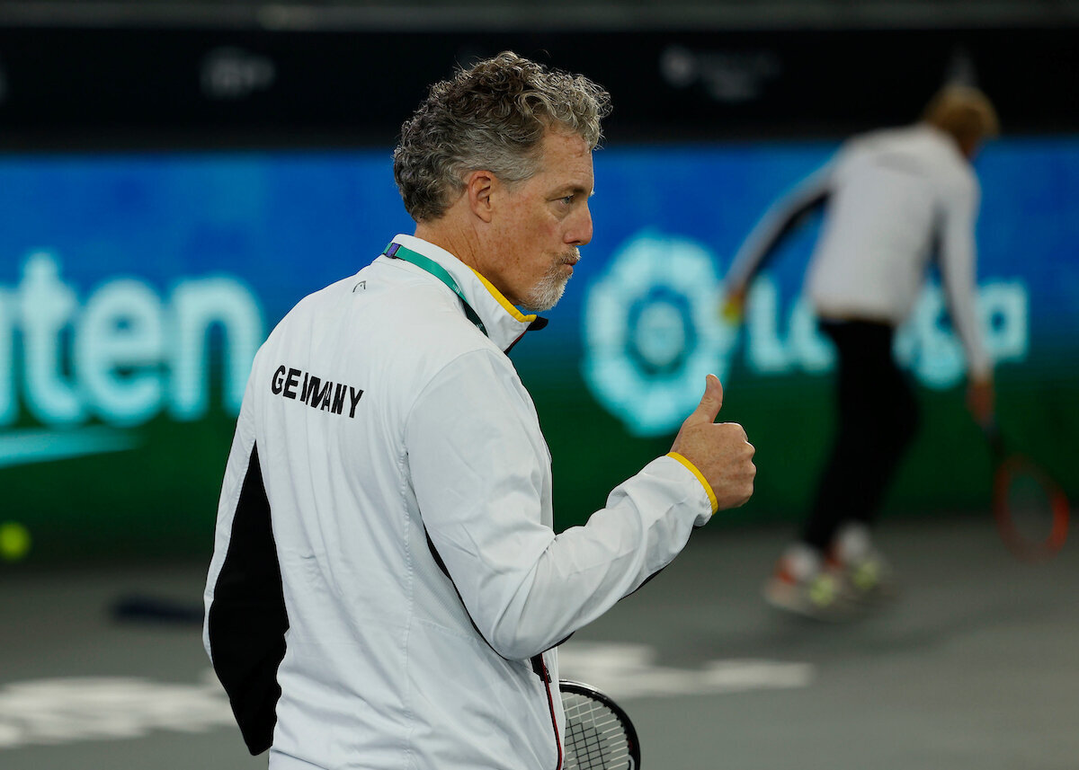 Davis Cup: Zwei Tausendsassas und ein ruhiges, volles Haus · tennisnet.com