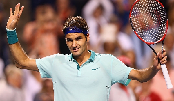 Roger Federer mit „Tweener“ – aber mit unerwartetem Ende · tennisnet.com